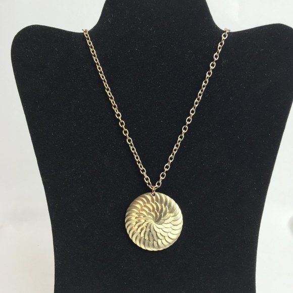 Jewelry | Vintage Circular Detailed Pendant Necklace | Poshmark